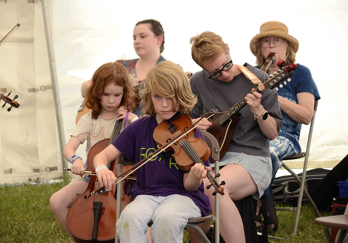Tuning in at Warwick Folk Festival - The Stratford Observer